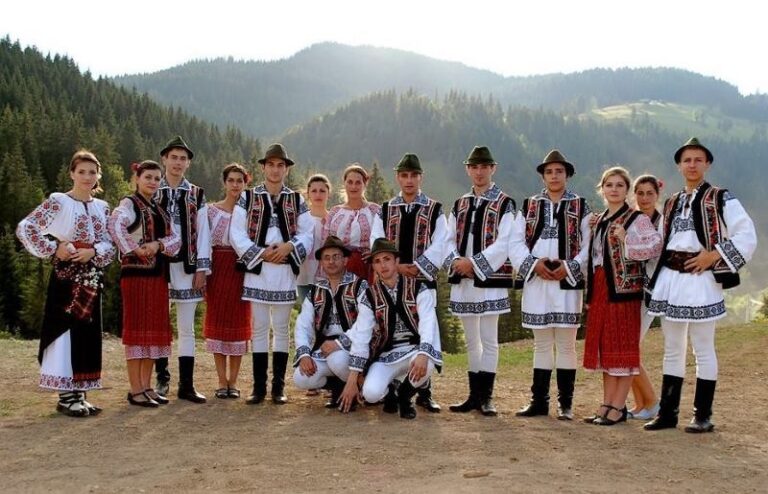 Traditional Romanian clothing - Immigration Lawyer Bucharest